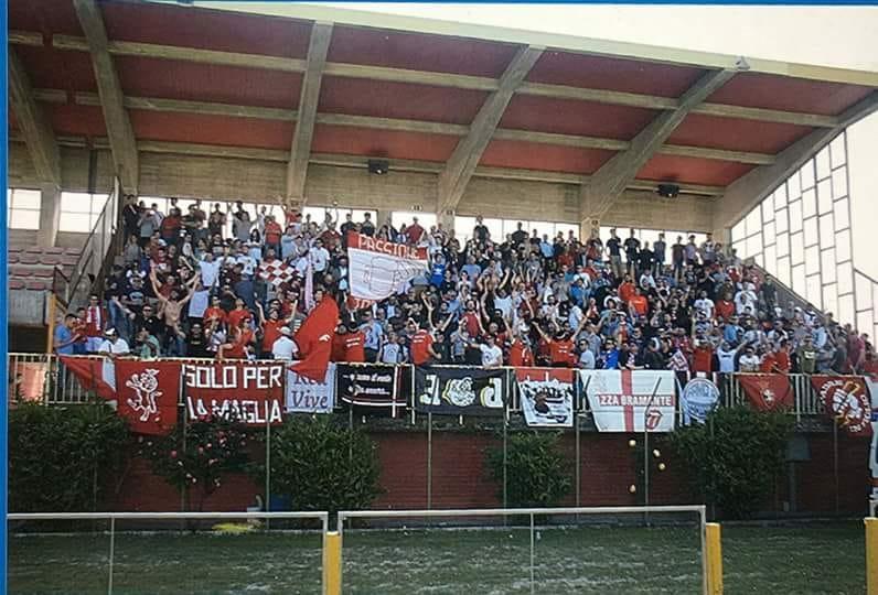 JESINA CALCIO / «Vergogna! Chi ama questa maglia vuole rispetto» - Lo ...