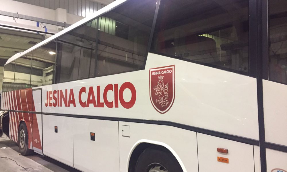 JESI / "Abuso della propria autorità": multava il pullman della Jesina ...