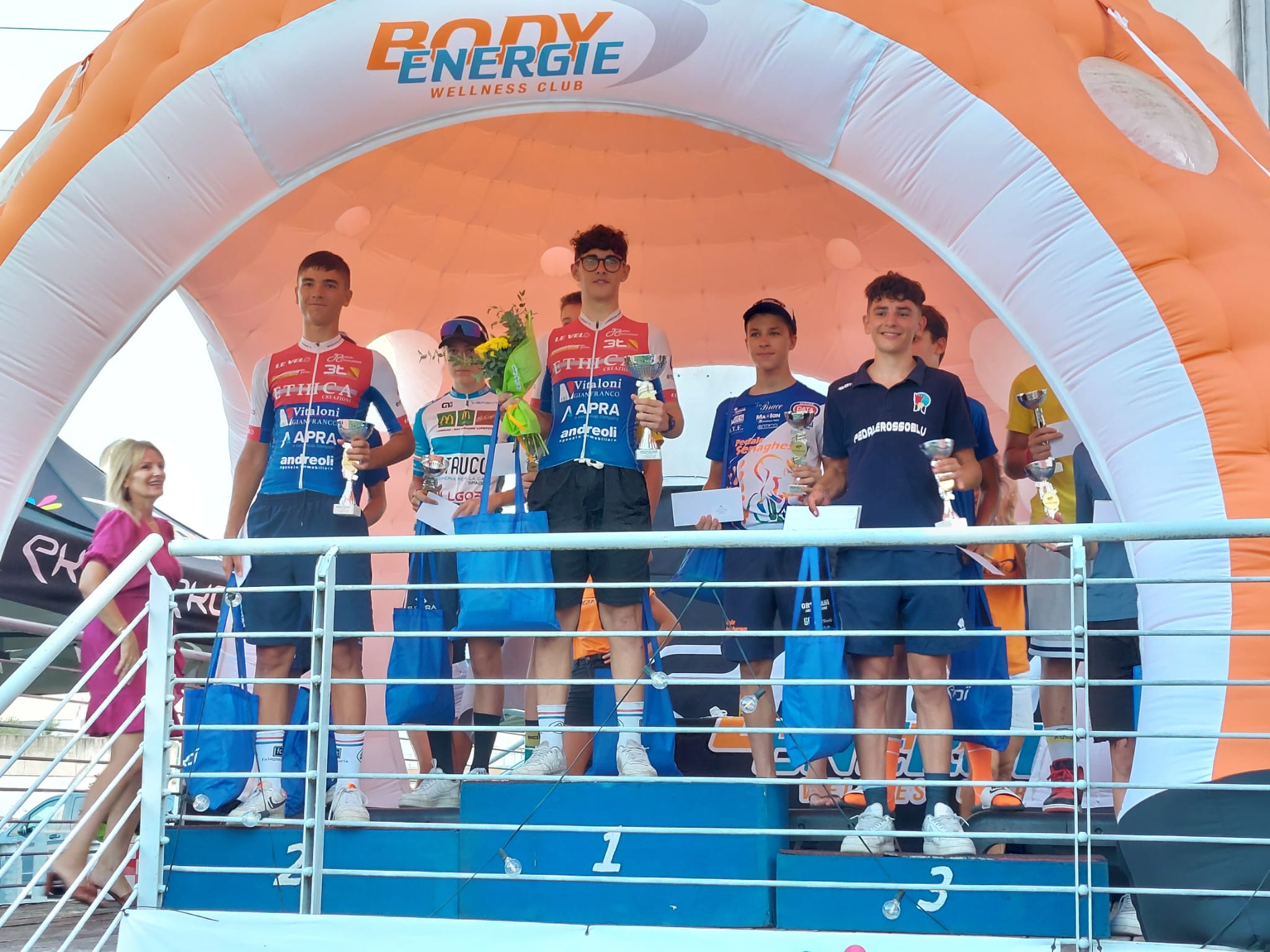 Ciclismo / Trionfo di Alessio Belfiori (Esordienti) che batte Edorardo ...