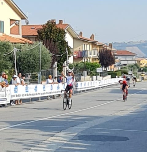 Ciclismo / Fanelli (Juniores) vince a Castel di Lama, Paolinelli ...
